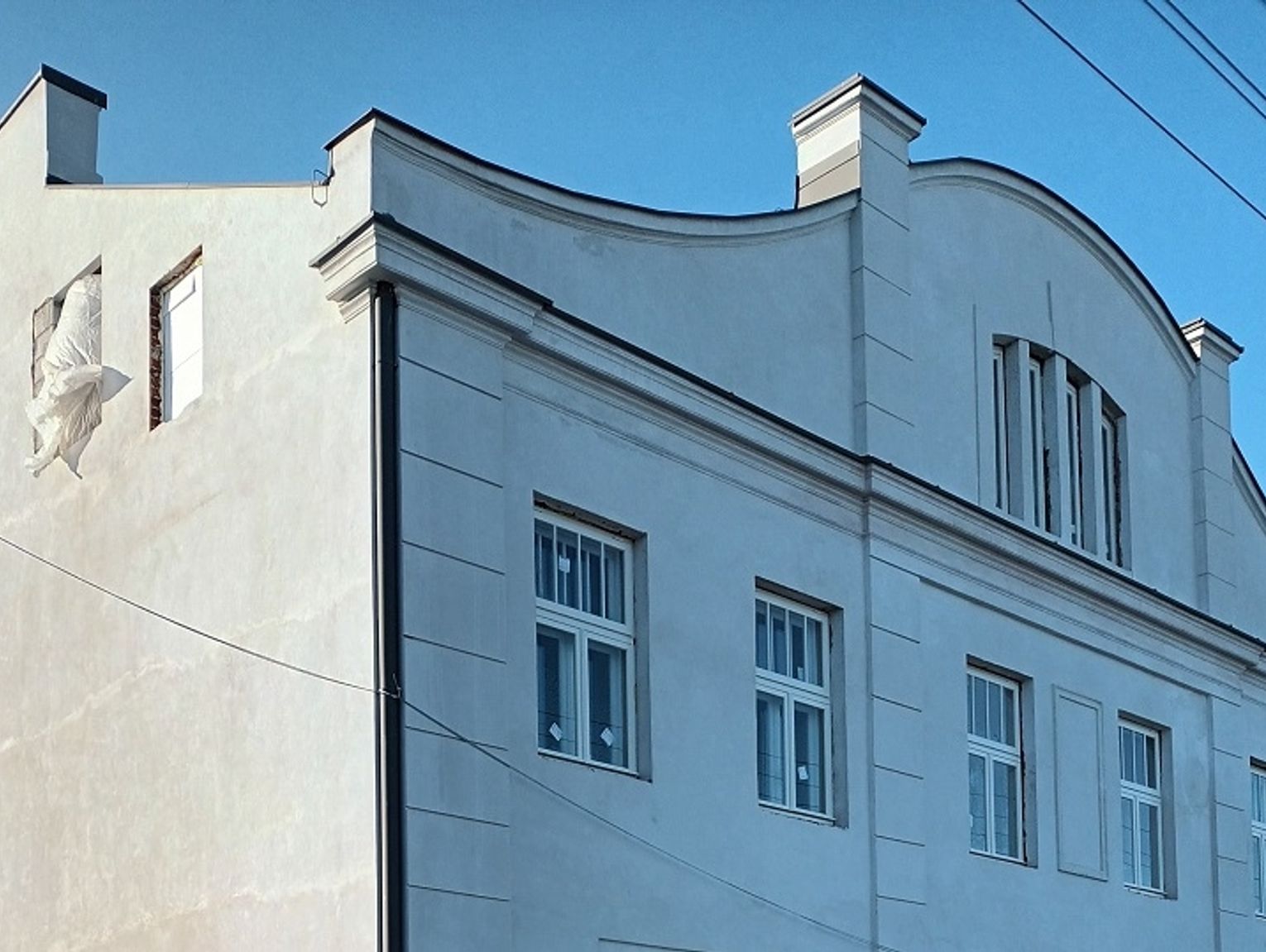 Modlińska 257 budynek pięknieje w oczach