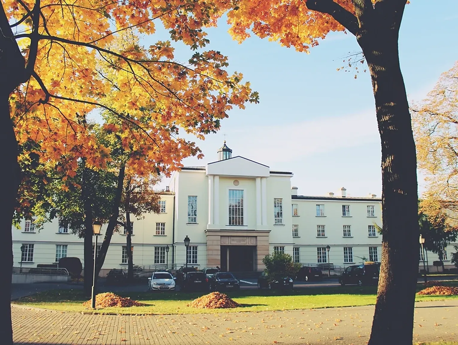 Perełka Historii Białołęki - Zespół Pałacowo-Parkowy. Perełka Historii Białołęki - Zespół Pałacowo-Parkowy.