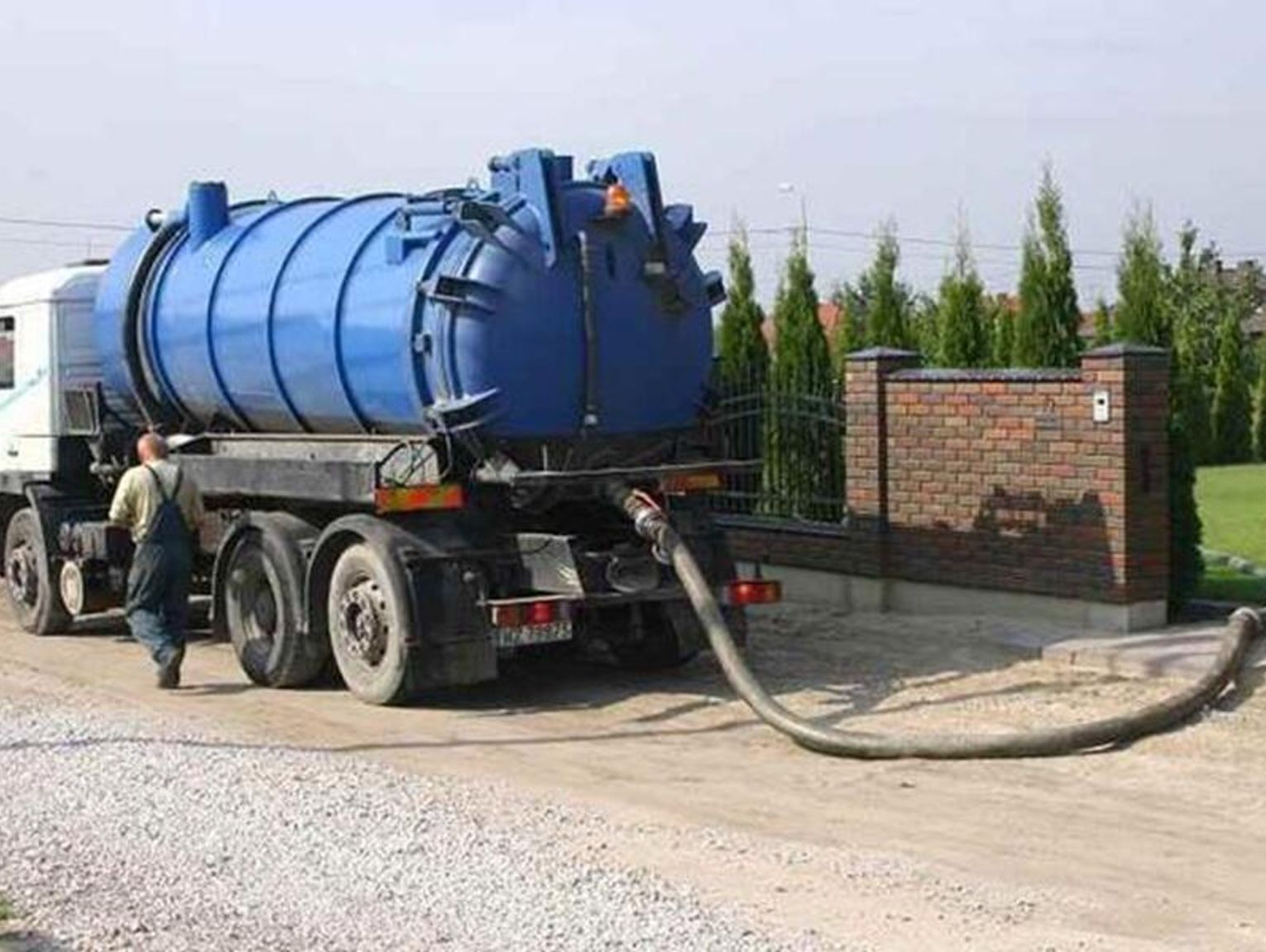 Zamknęli zlewnię, rachunki wystrzeliły. Chaos wokół wywozu szamba na ...